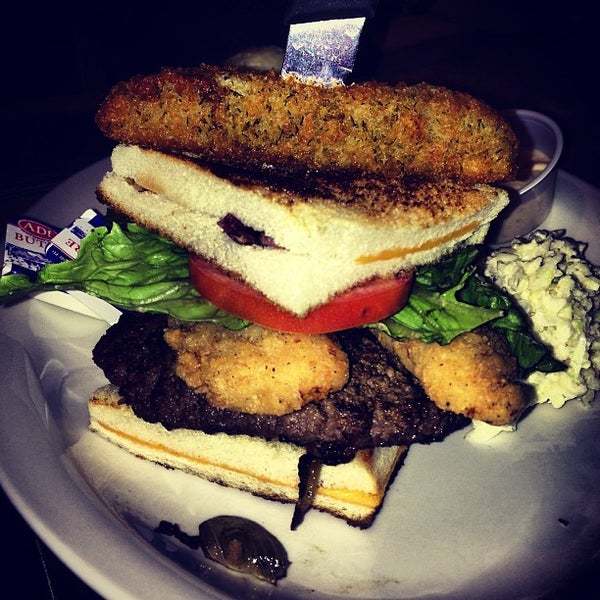 Hunter's Ale House - Bar in Charlottetown