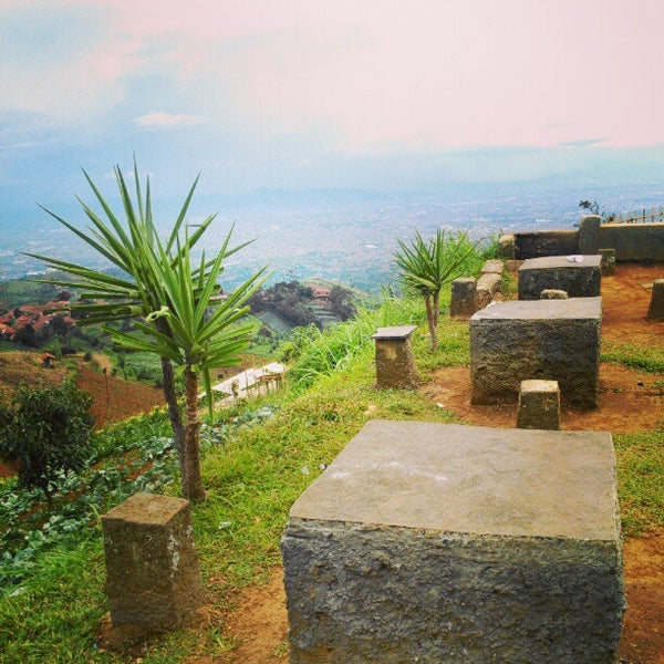 Warung Daweung - Café