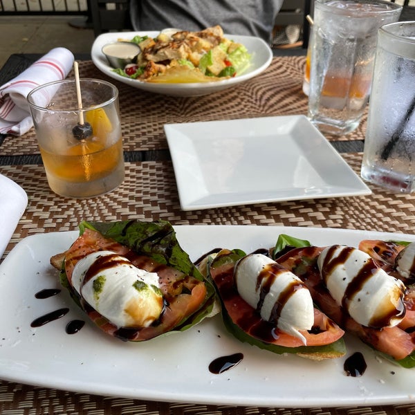 Number 4 American Bar & Kitchen - 124 E Walnut St