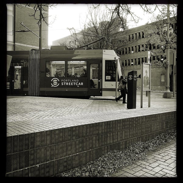 Portland Streetcar - PSU Urban Center - Light Rail Station in Downtown ...