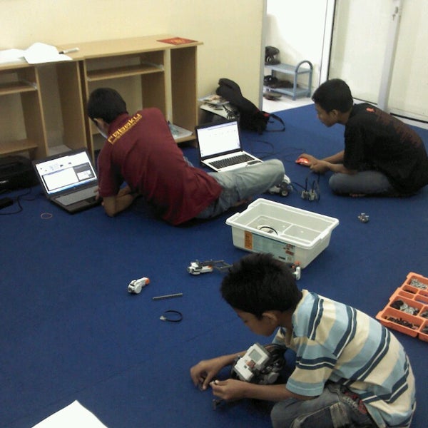 ROBOKU Robotics & Computer Learning Center - Ponorogo, Jawa Timur