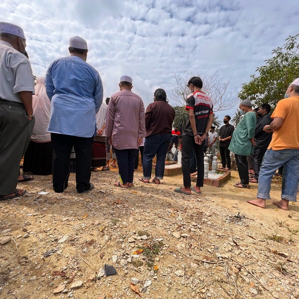 Tanah Perkuburan Islam Kampung Segenting - Cemetery in Batu Pahat