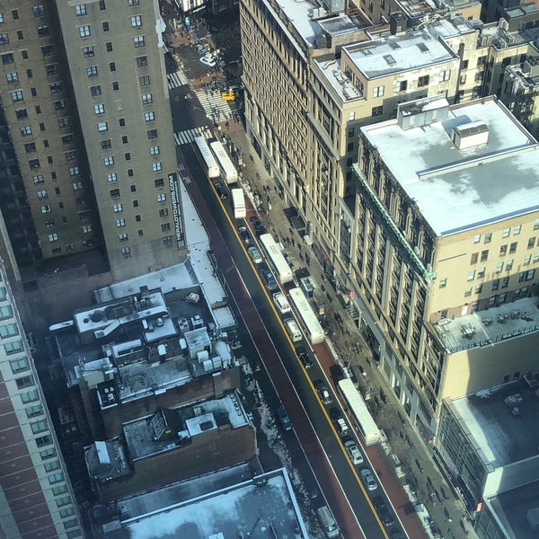 MTA Bus - 34 St & Broadway (M4/M34-SBS/M34A-SBS/Q32) - Bus Stop in New York