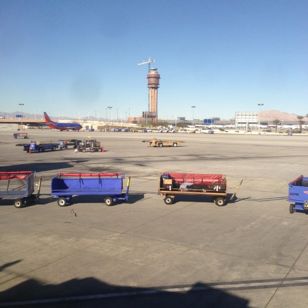 Gate C9 - Airport Gate