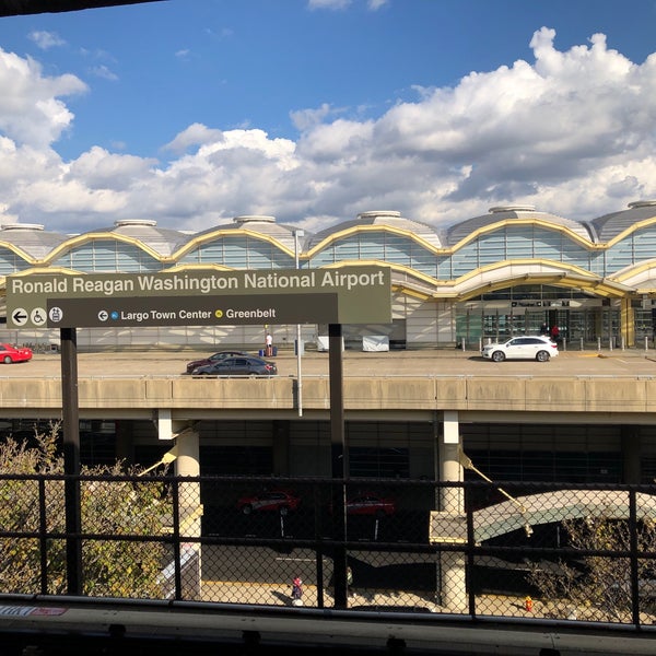 Photos at Ronald Reagan Washington National Airport Metro Station ...