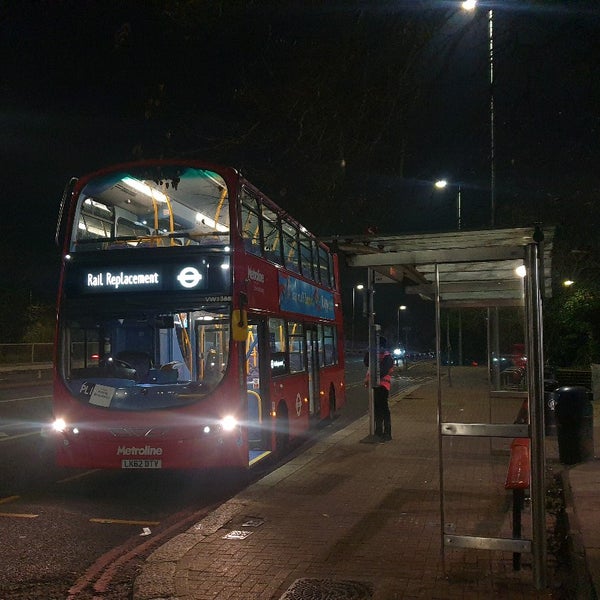 Sky Shuttle Bus S1 Bus Stop - Brentford, Greater London