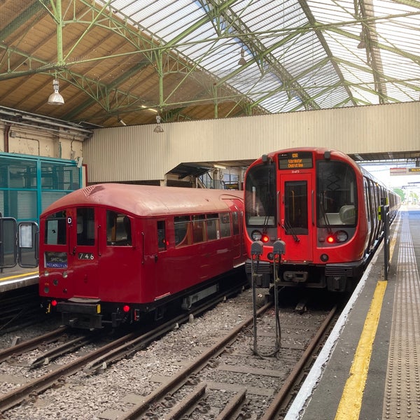 Ealing Broadway London Underground Station - Ealing Broadway - 11 tips