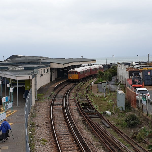 Ryde Esplanade Railway Station (RYD) - 1 tip from 416 visitors