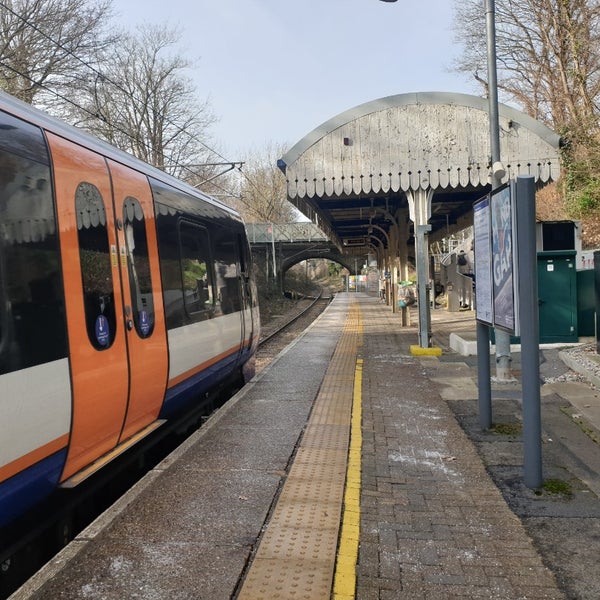Emerson Park Railway Station (EMP) - Rail Station in Emerson Park