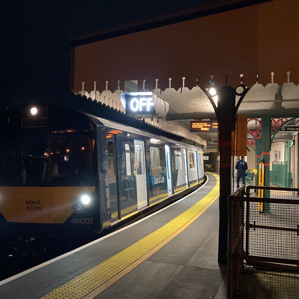 Ryde Esplanade Railway Station (RYD) - 1 tip from 448 visitors