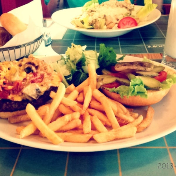 Midpoint - Restaurant in Koza