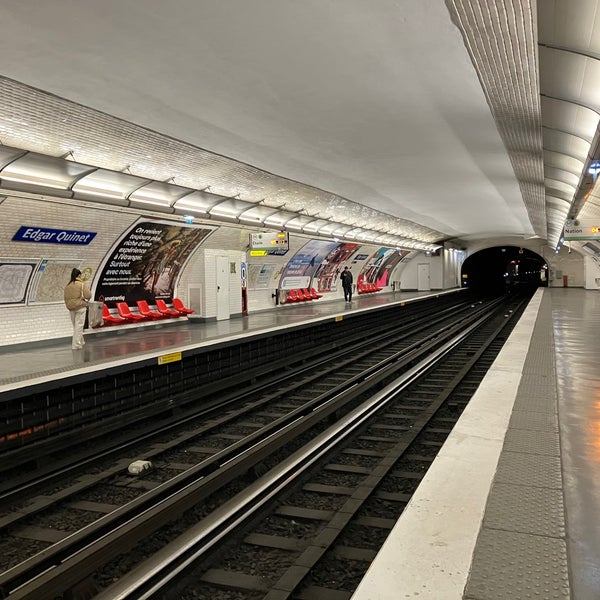 Métro Edgar Quinet [6] - Metro Station in Montparnasse