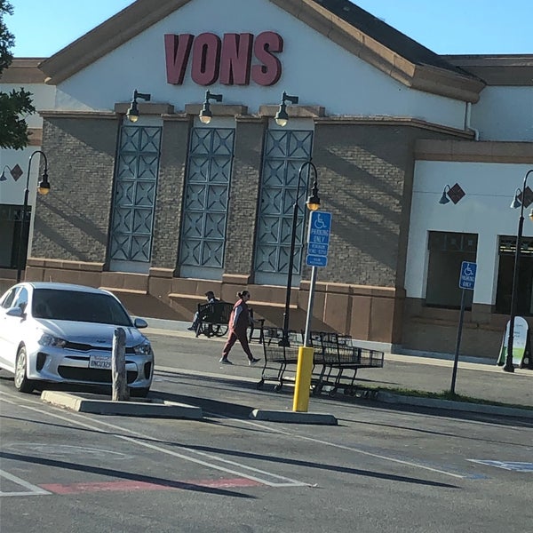 VONS - 576 W Main St