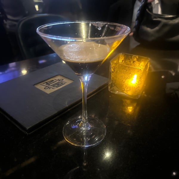 ALIBI Cocktail Lounge - Cocktail Bar