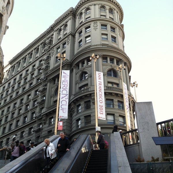 Powell St. BART Station - Metro Station in San Francisco