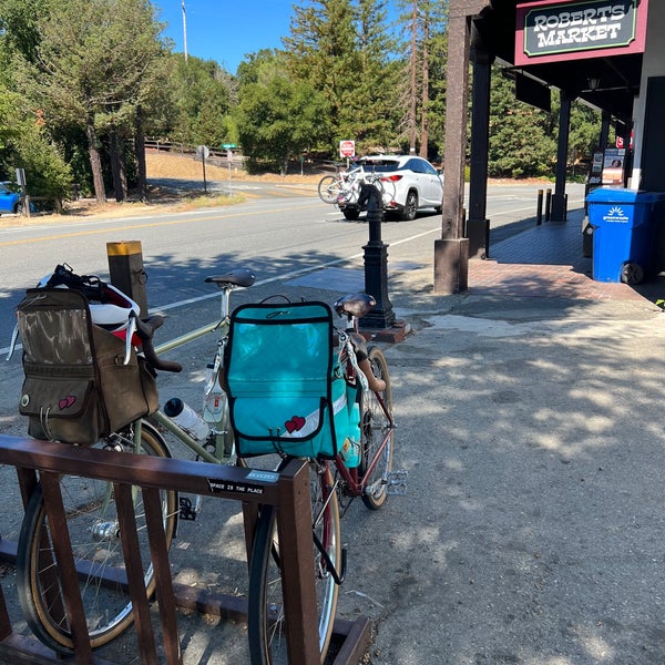 Roberts Market - Gourmet Store in Woodside