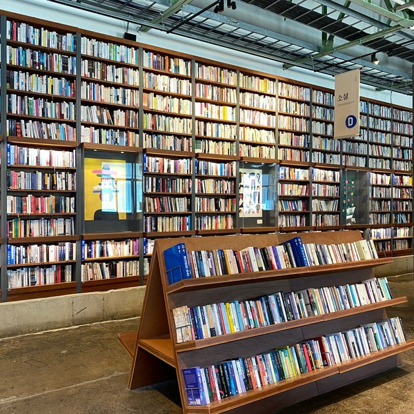 YES24 중고서점 - Used Bookstore in 망미동