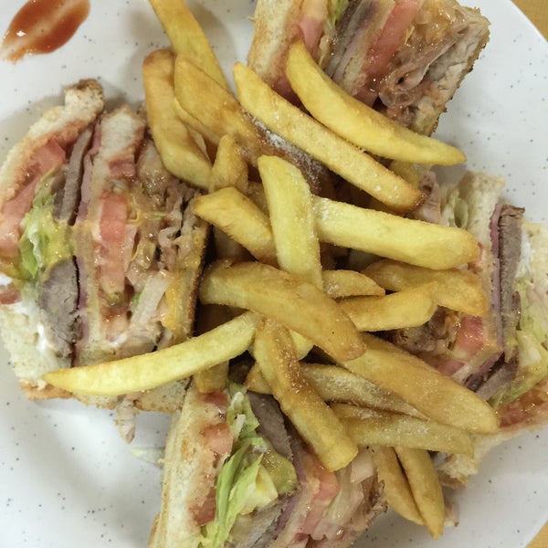 Restaurante Riko Pollo - Ave 1A S