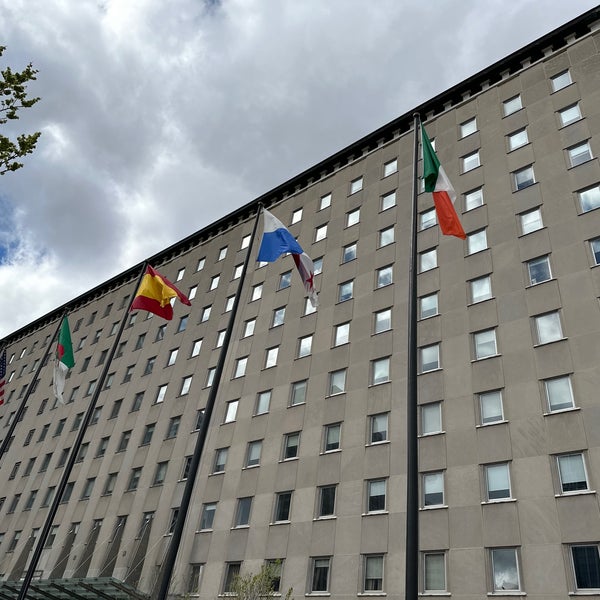 P&G Central Functions Building - Office in Central Business District