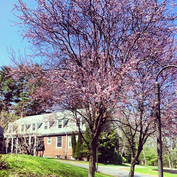 Lunder Admission Center at Mustard Hall - Babson Park, MA