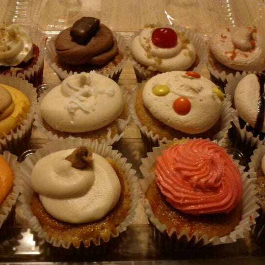 Crave Cupcake Boutique - Cupcake Shop in Pigeon Point