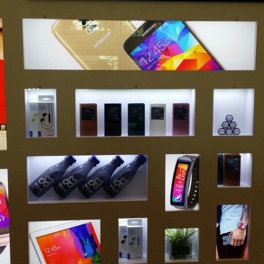 Samsung Galaxy Studio - Stonebriar Centre - Mobile Phone Store in Frisco