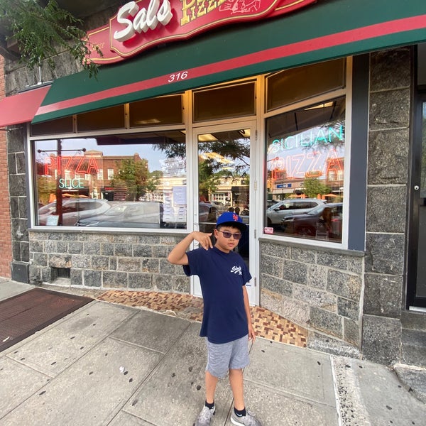Sal's Pizzeria - Pizzeria