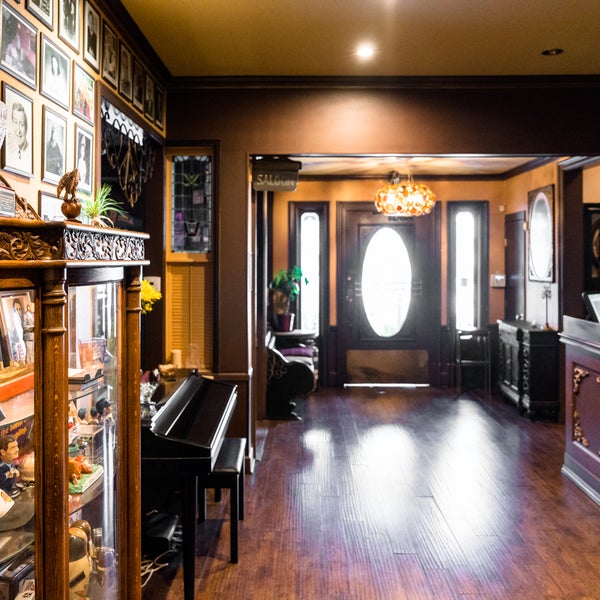 Valley Inn Restaurant & Bar - 4557 Sherman Oaks Ave