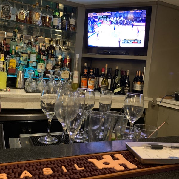 Swamp Fox Restaurant & Bar - Southern Food Restaurant in Charleston