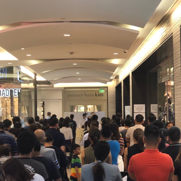 Central Square Sunday Mass Service - Church in BGC, Taguig