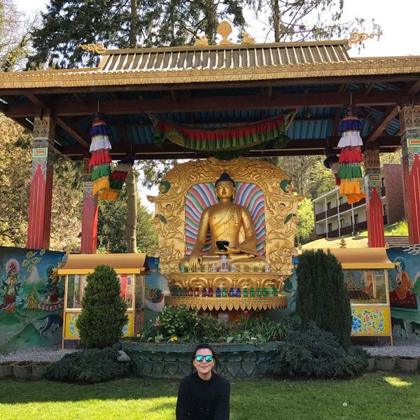 Yeunten Ling Tibetan Institute - Temple in Huy