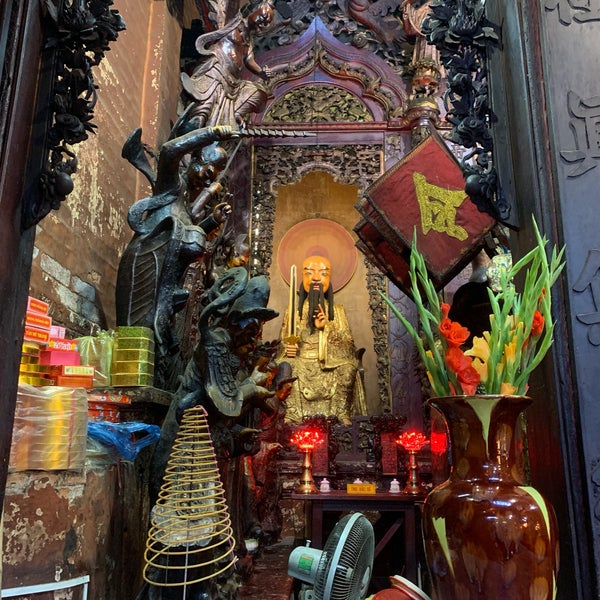 Jade Emperor Pagoda - Buddhist Temple
