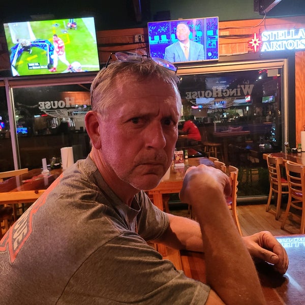 Ker’s WingHouse Bar & Grill - 34900 US Highway 19 N