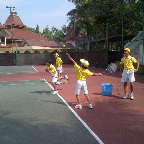 Lapangan tenis Taman Maluku/Pelti - Tennis Court in Bandung