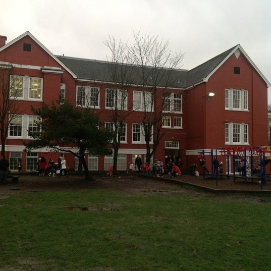 Henry Hudson Elementary School - Elementary School in Kitsilano