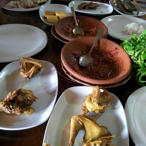 RM Ibu Haji Ciganea Asli - Restoran Sunda di Purwakarta