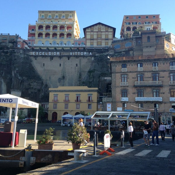 Piazza Angelina Lauro - Plaza in Sorrento