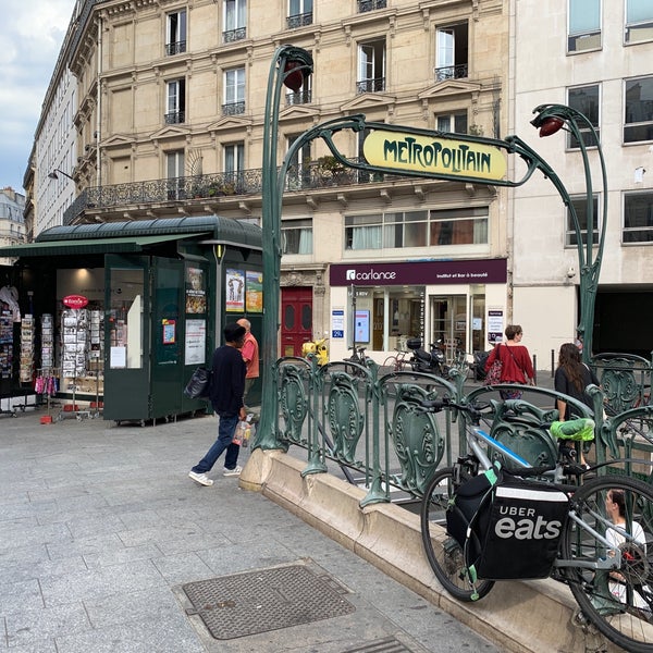 Métro Cadet [7] - Metro Station in Faubourg-Montmartre