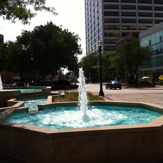 Fountain Square - Plaza in Evanston