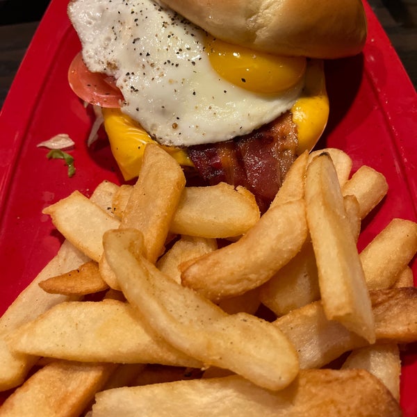 Red Robin Gourmet Burgers and Brews - Burger Joint in Escondido