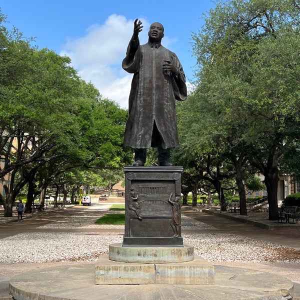 Dr. Martin Luther King Jr. Statue at The University Of Texas At Austin ...