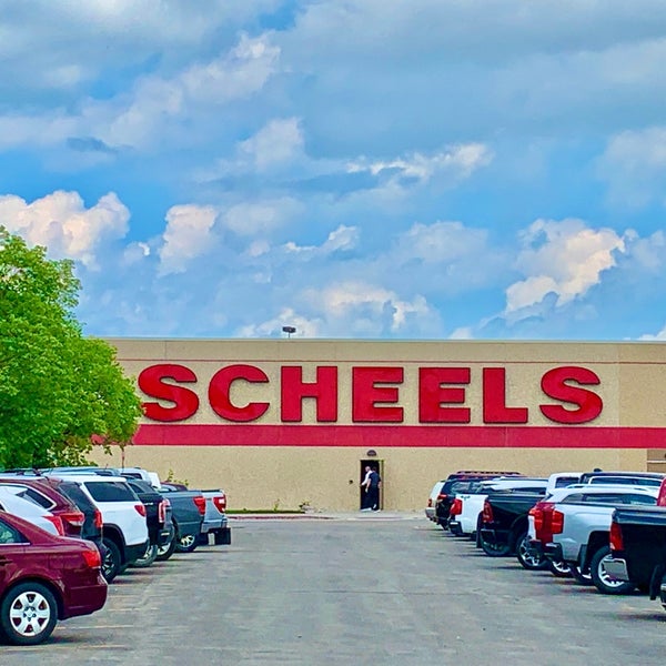 Scheels - 1375 S Columbia Rd