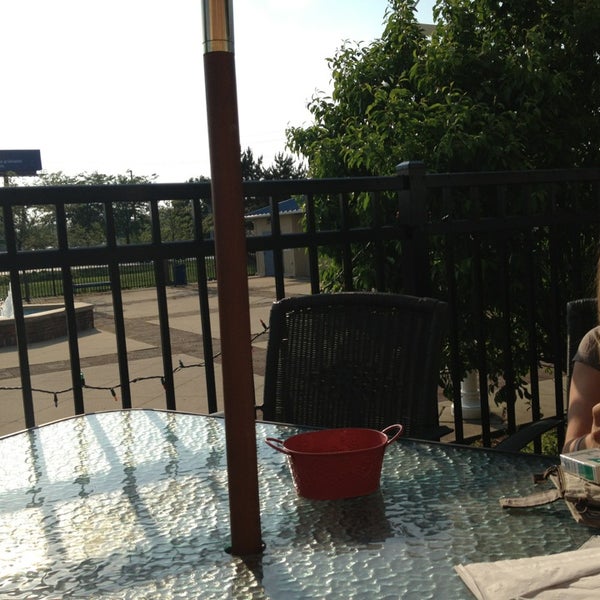 3rd Base Sports Bar & Grill - 38 visitors