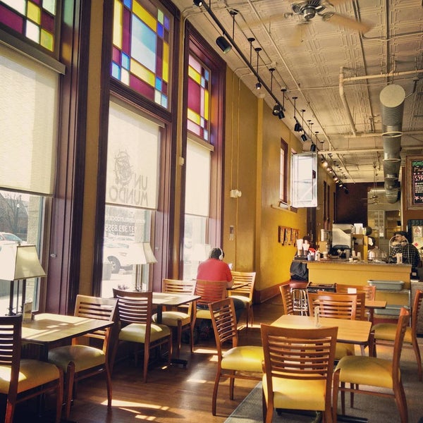 Un Mundo Cafe - 117 S Fountain Ave