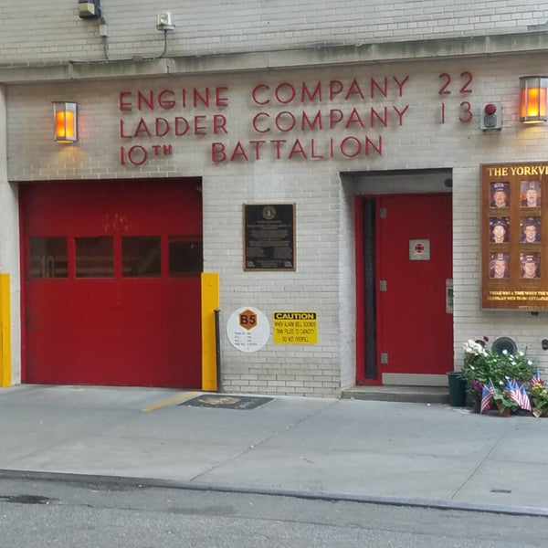FDNY Engine 22/Ladder 13 - Upper East Side - 1 tip from 45 visitors