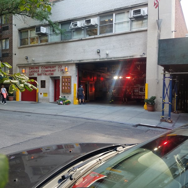 FDNY Engine 22/Ladder 13 - Upper East Side - 1 tip from 45 visitors