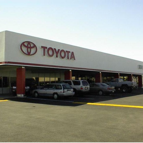 Poe Toyota - Car Dealership