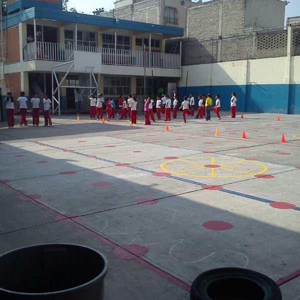 Escuela Primaria "Jesús González Ortega" - Primero De Mayo Y Elisa #74