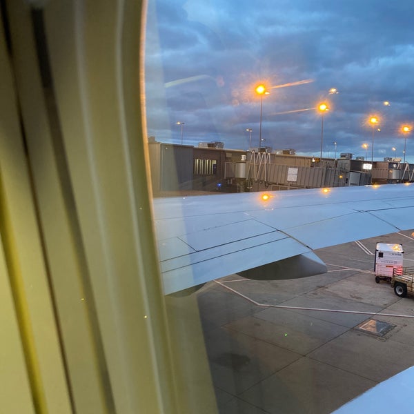 Gate C3 - Airport Gate in Sterling