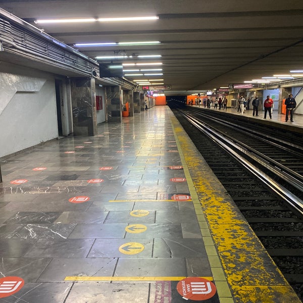 Metro Chapultepec (Línea 1) - Miguel Hidalgo, Distrito Federal